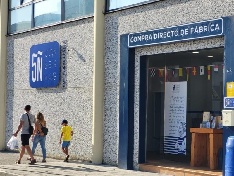 Visit the factory of the Best Anchovies, Santoña, personalized in Spanish - An In-Depth Look at the Santoña Anchovy Factory Tour