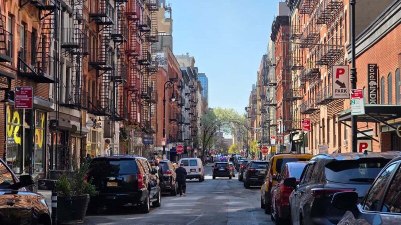 Visit the Lower East Side - the soul of Manhattan with Guillaume - Authentic Experiences and Personal Touches