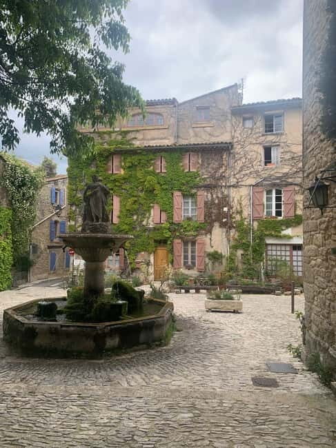 Visit the most beautiful villages of the Luberon in Provence by minibus! - Key Points