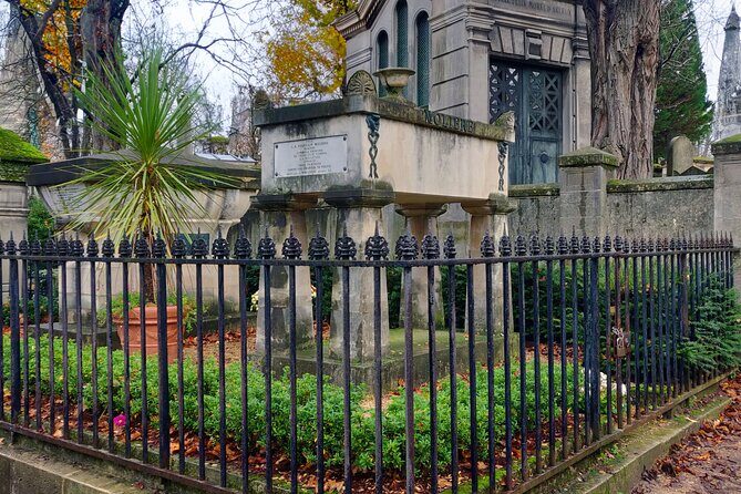 Visit to Père Lachaise Cemetery: a self-guided tour - In The Sum Up