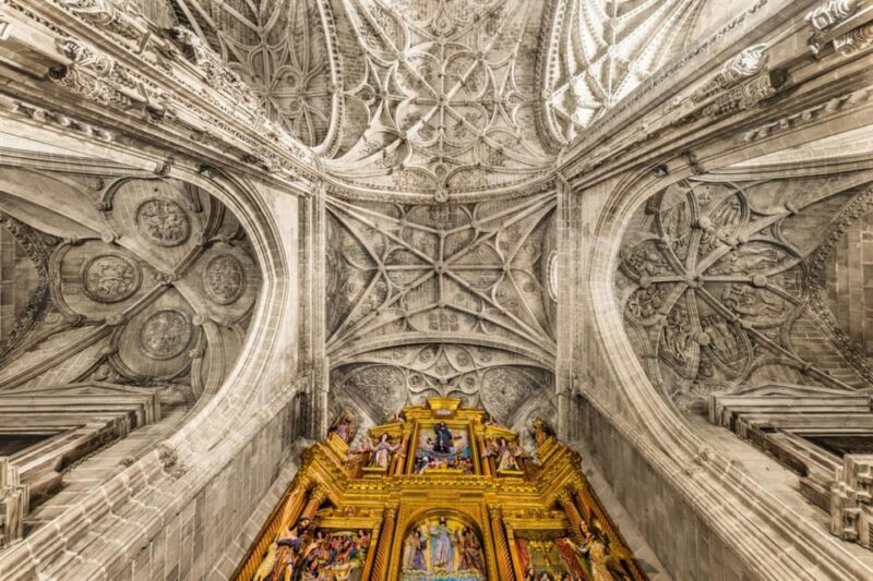 Visit to the Church of San Miguel - Introduction to the Experience