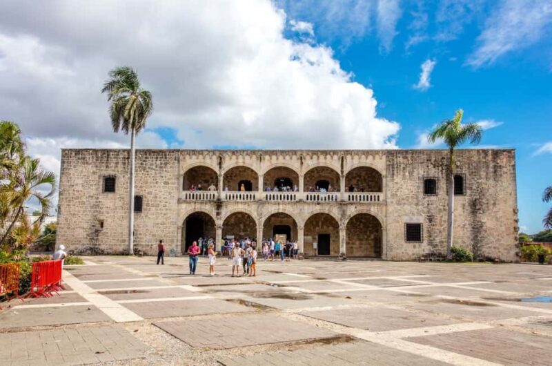 Visit to the city of Santo Domingo with guide & typical food - The Sum Up