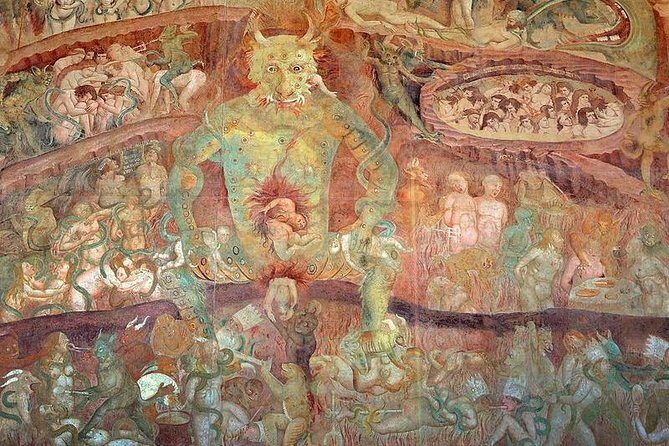 Visit with an authorized guide the Plaza de la Catedral and all its monuments - Key Points