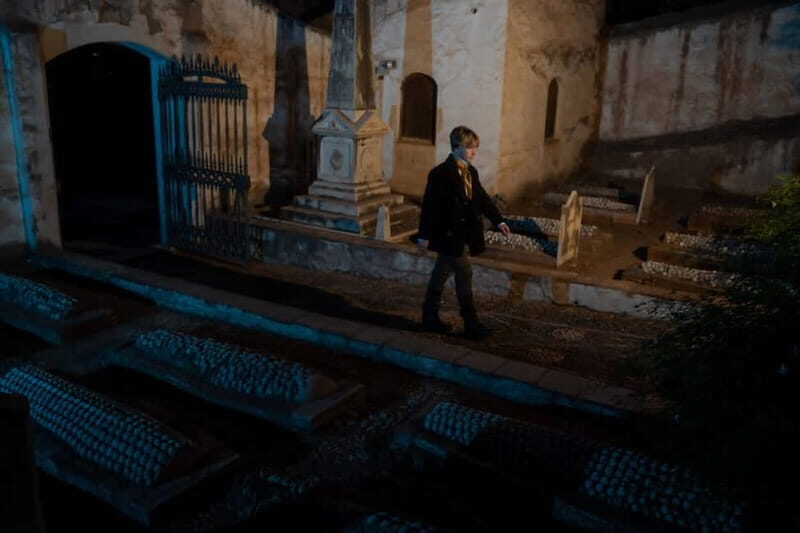 Visita teatralizada nocturna al Cementerio Inglés de Málaga - The Authentic Atmosphere and Nighttime Experience