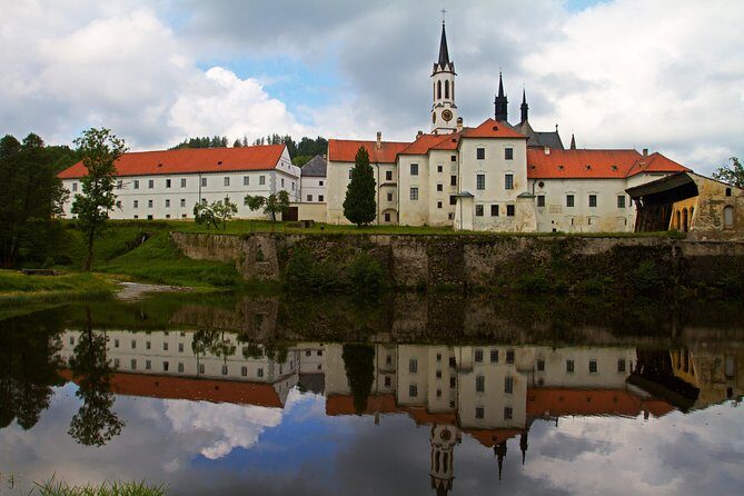 Vltava River Rafting - Visiting Prague, Cesky Krumlov - Who Should Consider This Tour?