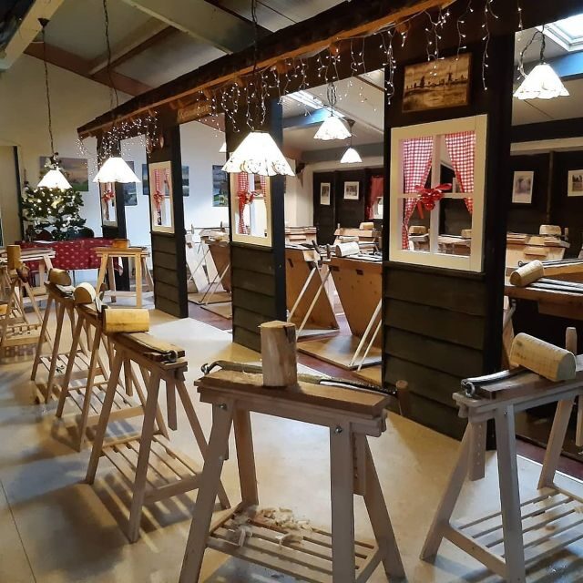 Volendam: 2-Hour Clogmaking Workshop and Cheese Tour - Who Should Consider This Tour?