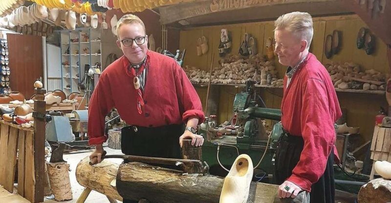 Volendam: 2-Hour Clogmaking Workshop and Cheese Tour - FAQ