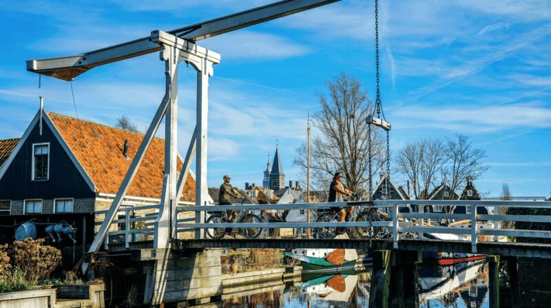 Volendam: Bike Rental including Highlights-Routes - Introduction