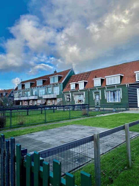 Volendam: Bike Rental including Highlights-Routes - Key Points