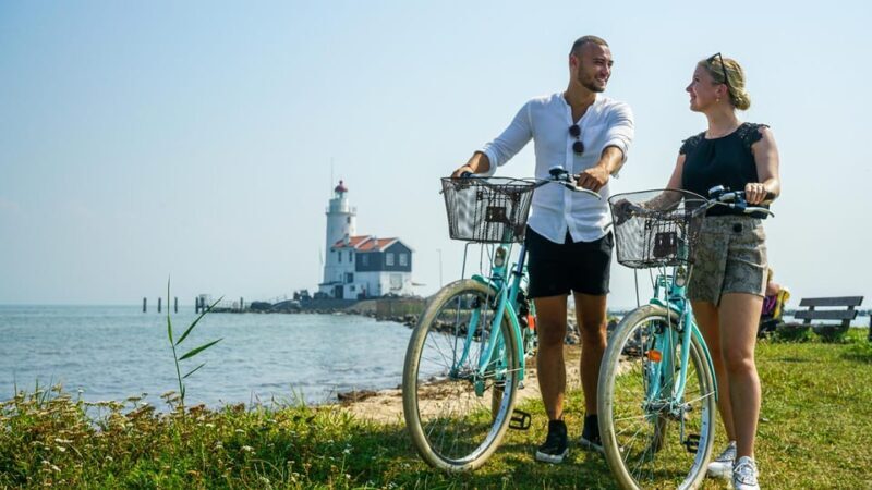 Volendam: Bike Rental including Highlights-Routes - Exploring the Surroundings: Highlights and Stops