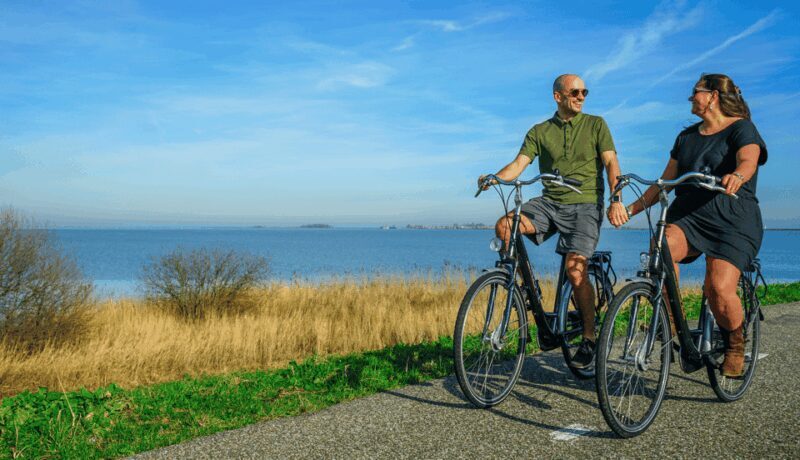Volendam: Bike Rental including Highlights-Routes - What the Experience Feels Like