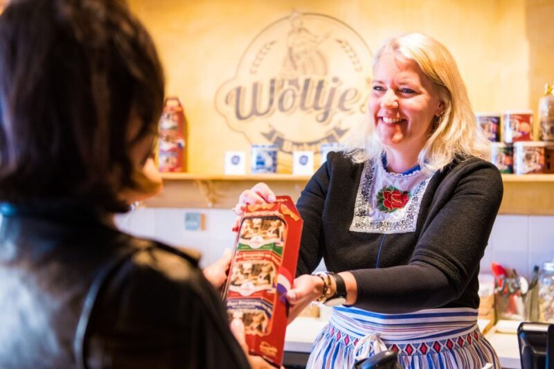 Volendam: Stroopwafel Experience with Tasting - A Tasty Journey into Dutch Baking in Volendam