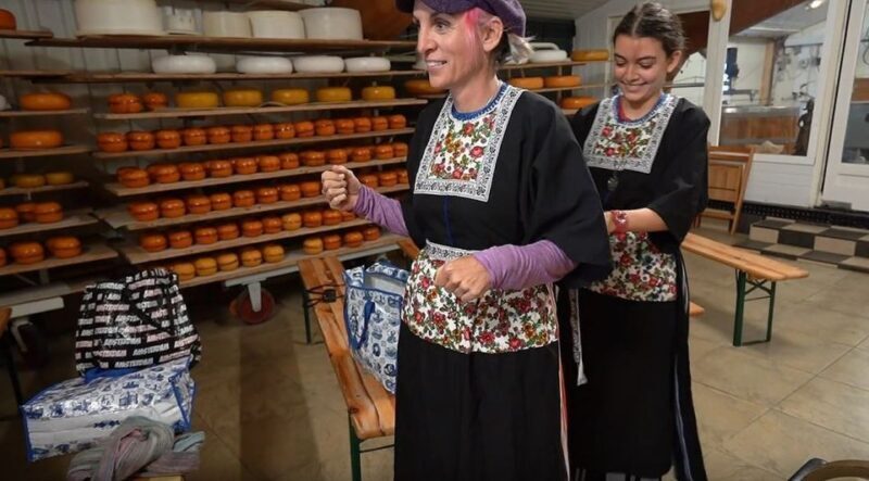 Volendam: Traditional Costume Photo with Cheese & Clog Tour - What to Expect from the Tour