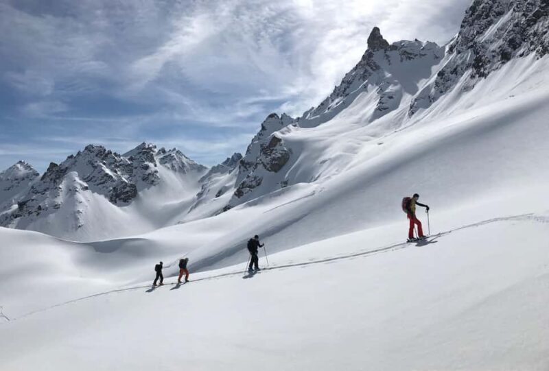 Vorarlberg: Easy ski tour in the Silvretta including mountain railway ticket - Key Points