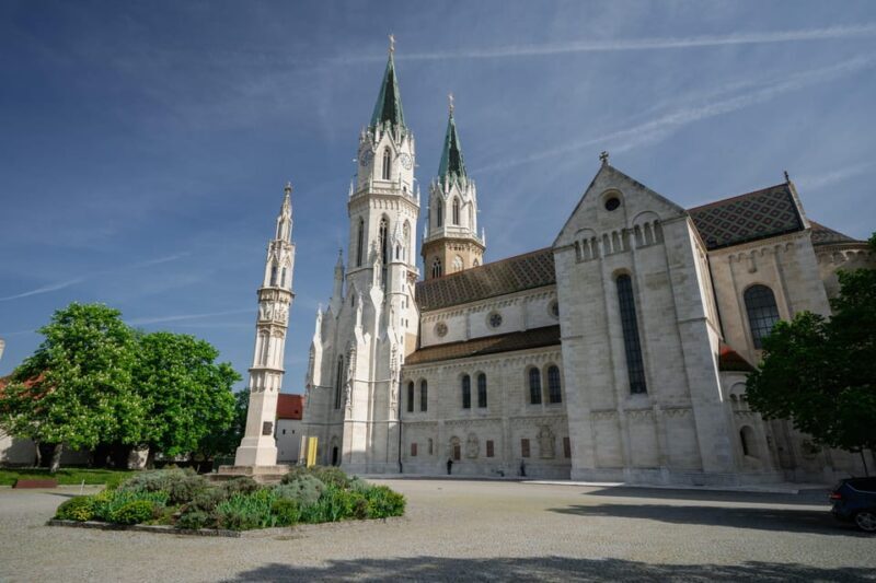 Wachau Valley: 3 Castles & Wine Private Guided Day Tour - Key Points