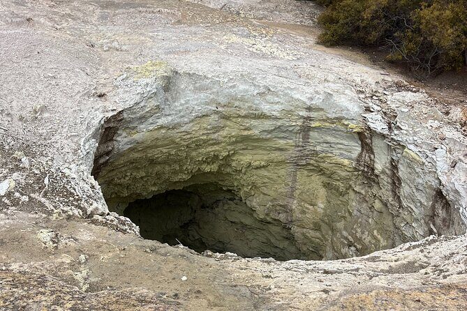 Wai-O-Tapu Rotorua & Huka Falls River Cruise Tour from Auckland - FAQs