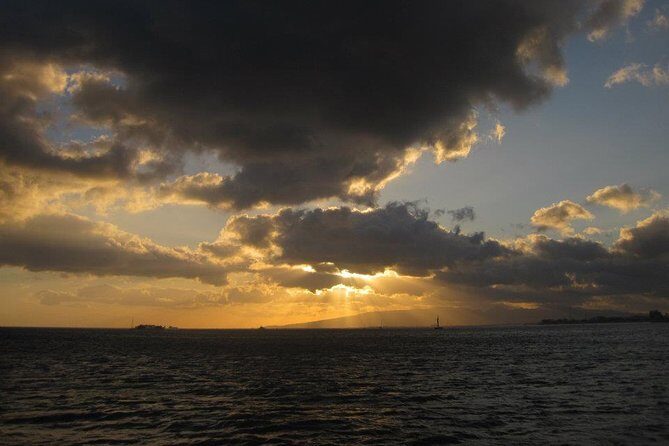 Waikiki Sunset Cocktail Cruise Including Drinks and Appetizers - FAQs