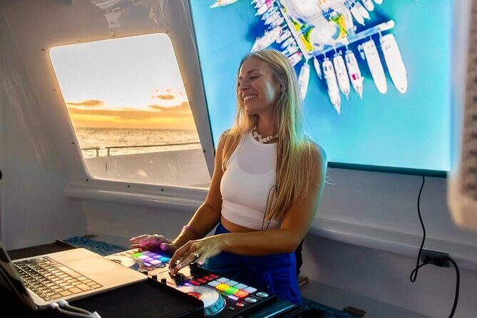 Waikiki Sunset Cruise With Live Music Entertainment from Oahu - An In-Depth Look at the Waikiki Sunset Cruise Experience