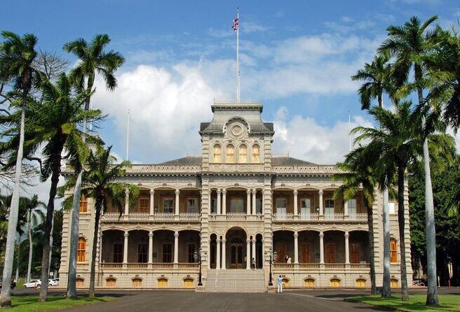 Waikiki Trolley Red Line Heroes & Legends Hop-on Hop-off Tour - An In-Depth Look at the Tour Experience