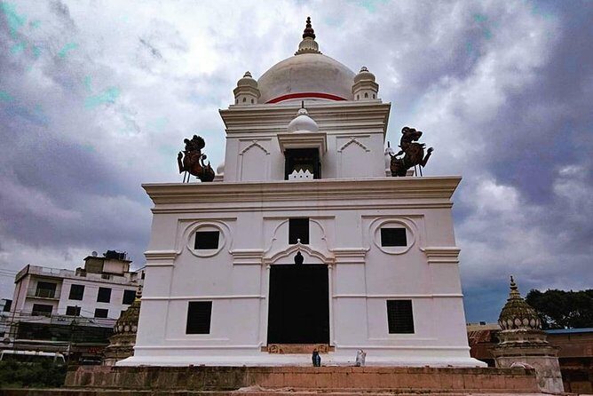 Walk along the Bagmati River (16 heritage monuments in 2 kilometers) - Key Points