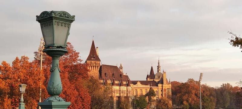 Walk along the Champs-Élysées in Budapest - Key Points
