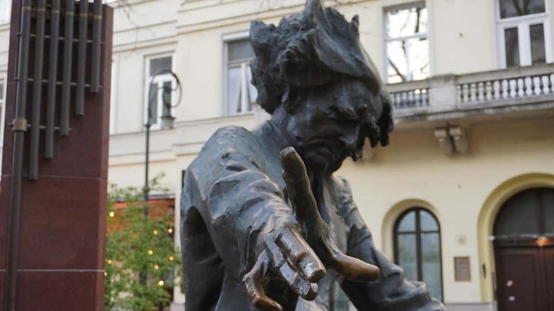 Walk along the Champs-Élysées in Budapest - Who Should Consider This Tour?