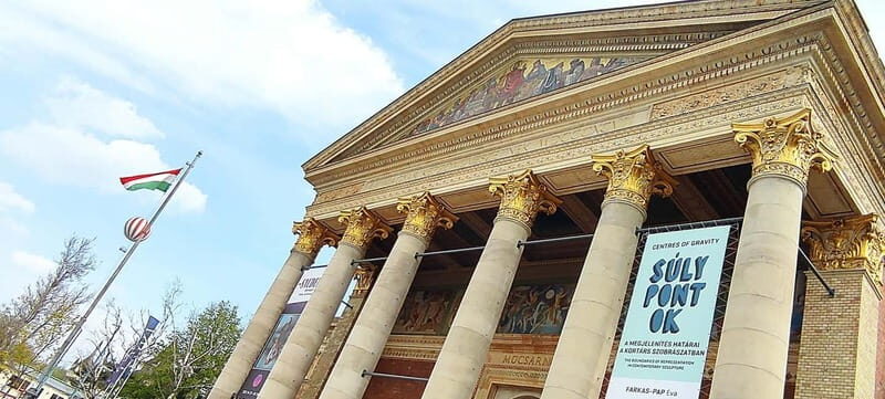 Walk along the Champs-Élysées in Budapest - FAQ