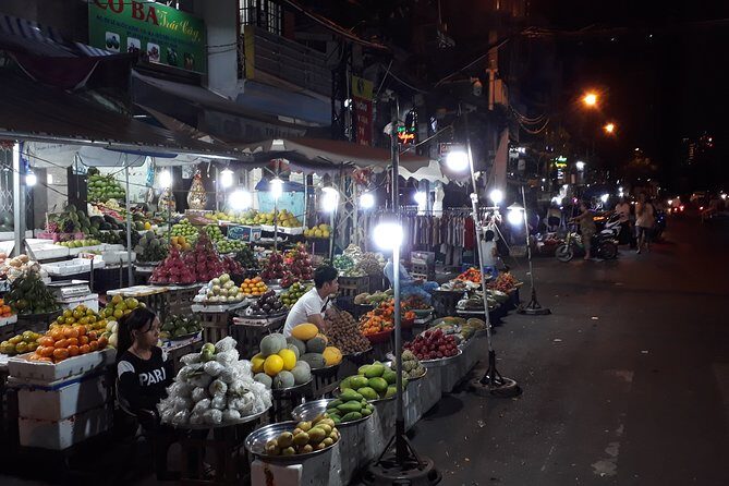 Walk Around The Markets Of Ho Chi Minh City By Night - The Sum Up
