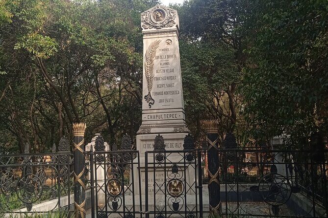Walk through Chapultepec Park and its archaeological area - Moctezuma’s Baths: A Pre-Hispanic Recreation Spot