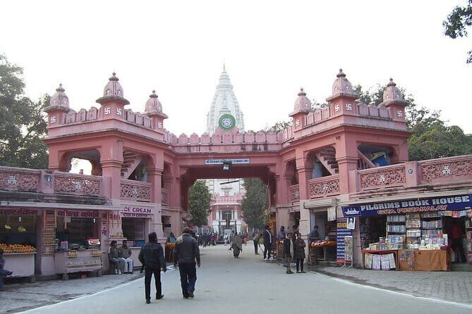 Walk Through The Streets Of Varanasi - Discovering Varanasi in a Few Hours