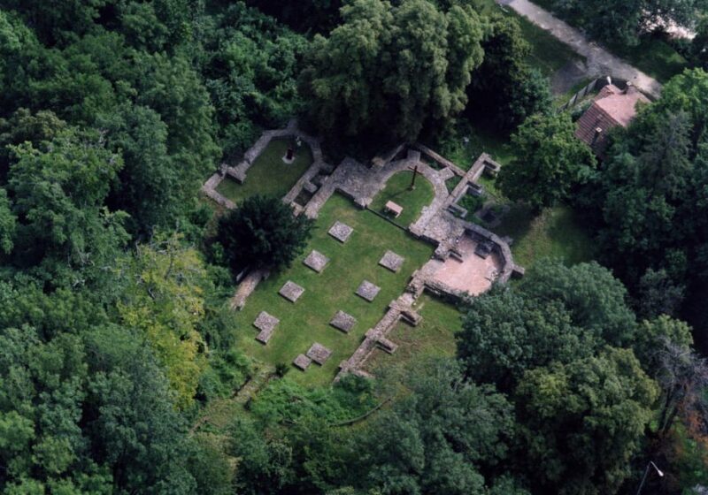 Walk to recent and aged spiritual sanctuaries near Budapest - The Value of This Tour