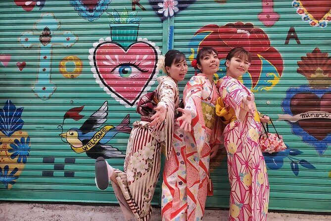 Walking around town in a kimono, you can choose your favorite kimono from the traditional Okinawan costumes "Ryuso", "Kimono", "Yukata" Hairset & Lipstick & Kimono & Rental FeeAll Comic Book - Authenticity and Service
