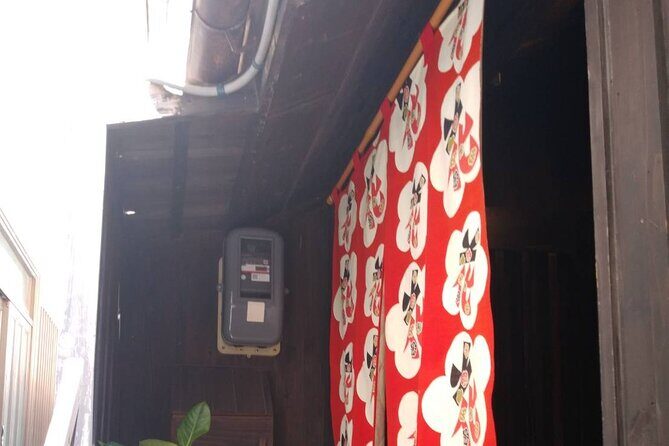 Walking around town in a kimono, you can choose your favorite kimono from the traditional Okinawan costumes "Ryuso", "Kimono", "Yukata" Hairset & Lipstick & Kimono & Rental FeeAll Comic Book - Value and Overall Impression