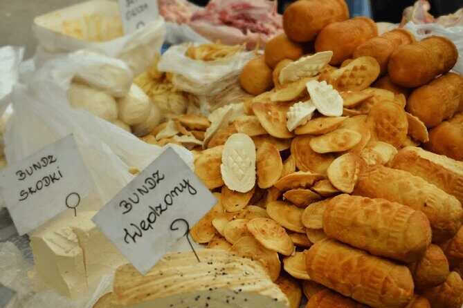 Walking Guided Tour with Street Food in Krakow - What to Expect From the Experience