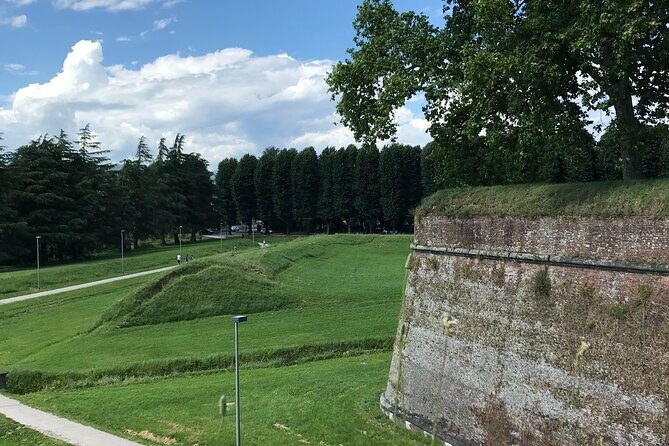 Walking Ramparts Tour in Lucca - Who Should Consider This Tour?