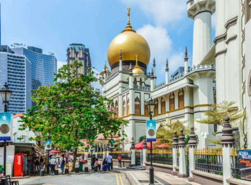 Walking Tour: Exploring Singapores Kampong Glam ! - Key Points: