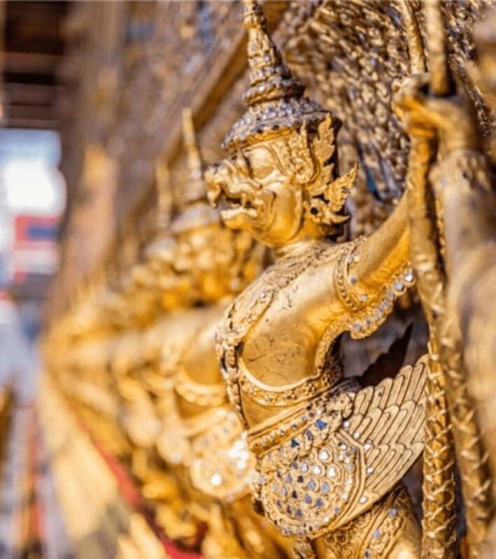 Walking tour Grand Palace, Emerald Buddha and Wat Pho - Who Should Consider This Tour?