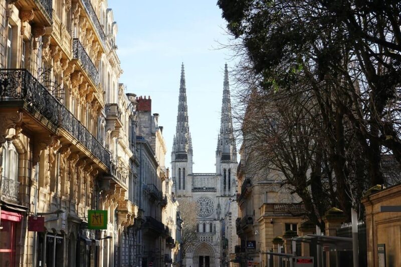 Walking Tour in Bordeaux with Tastings and Stories - Highlights from Past Participants