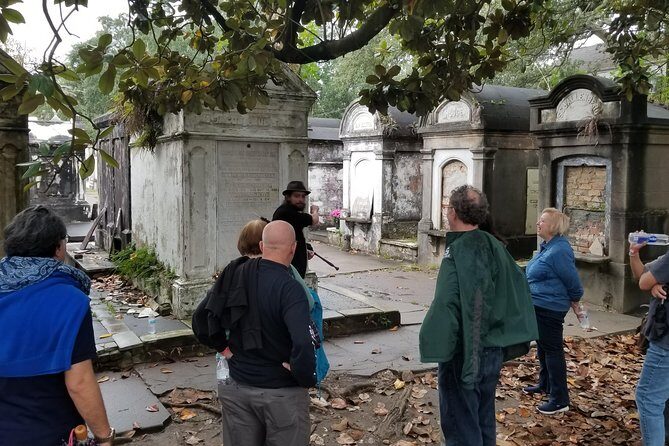 Walking Tour in New Orleans Garden District - A Deep Dive into the Garden District Walking Tour