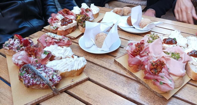 Walking Tour in Venice Rialto with Tastings and Stories - Key Points