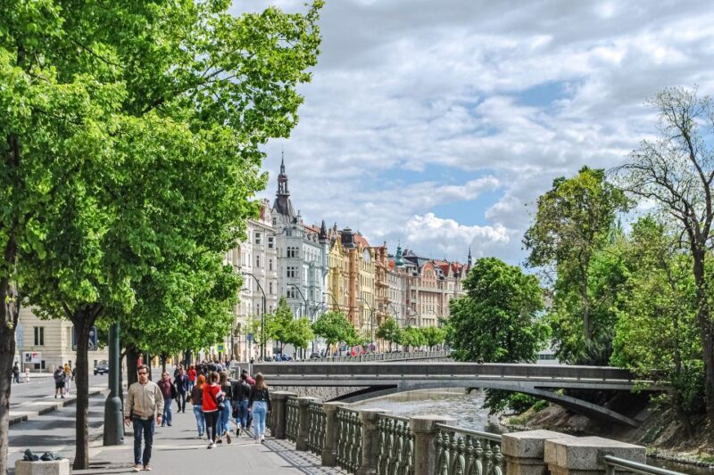 Walking tour of Prague in French : Nové Msto - An In-Depth Look at the Pragmatic and Cultural Richness of Nové Msto