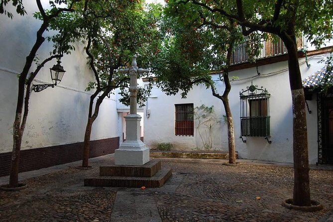 Walking tour through the old Jewish quarter of Santa Cruz. - FAQ