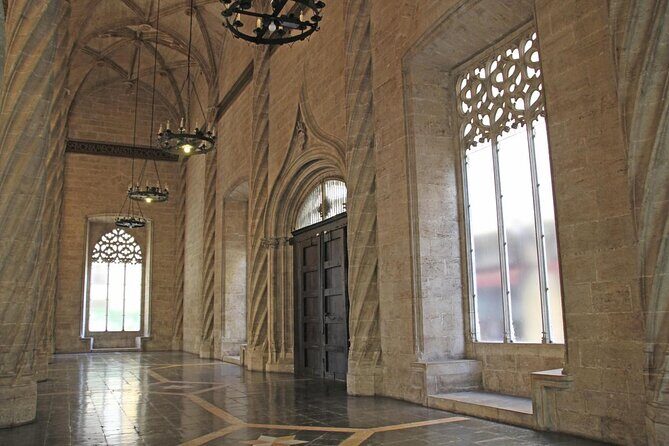 Walking tour through the old town with a Dutch-speaking city guide - Exploring Valencia’s Old Town: The Guided Walking Tour with a Dutch-Speaking Guide