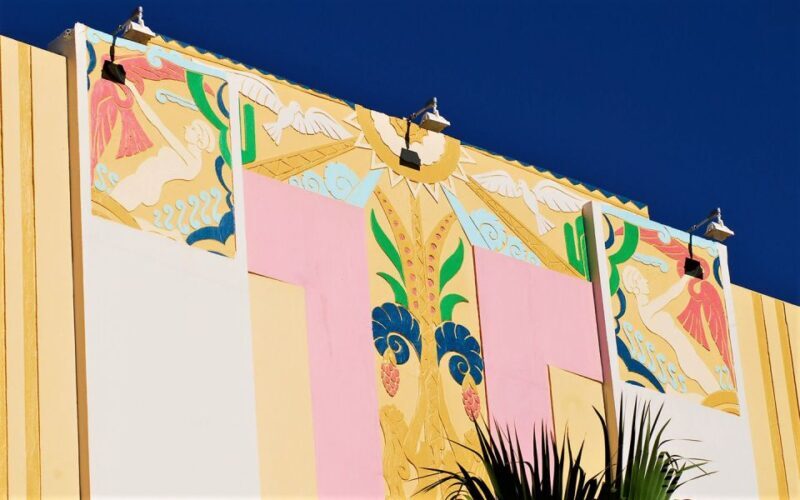 Walking Tour with Cocktails(optional) Miami - An Engaging Introduction to Miami’s Art Deco Heritage