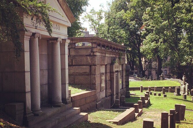 Wall Street Whispers: Trinity Tomb Trek - Exploring the Itinerary: What You Can Expect