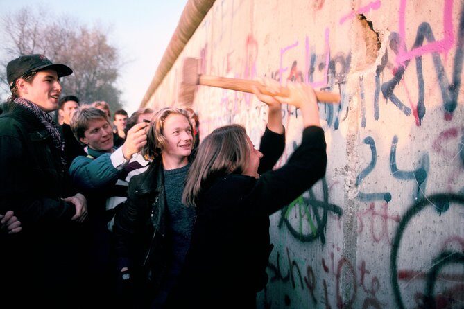 Wall Tour Berlin - Fates, Heroes & Love Stories - FAQ