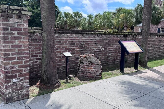 War Comes to Charleston: Historical Walking Tour - Charleston Waterfront Park & Pineapple Fountain