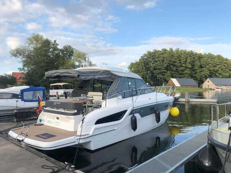 Waren (Müritz): Fun Cruise motor yacht with skipper - 4 hours - Who Will Love This Experience?