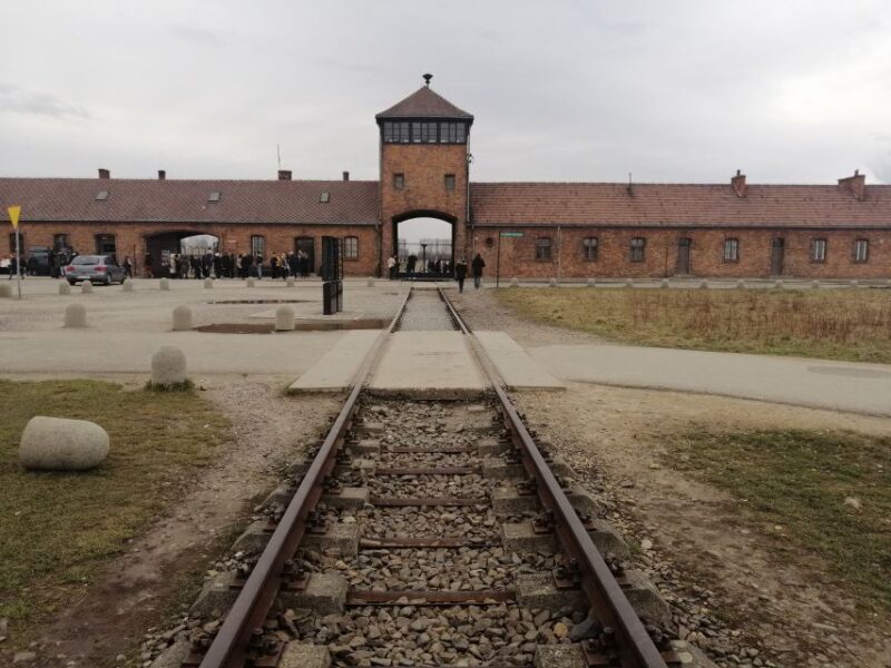 Warsaw: Auschwitz-Birkenau and Krakow Tour by Car - FAQ