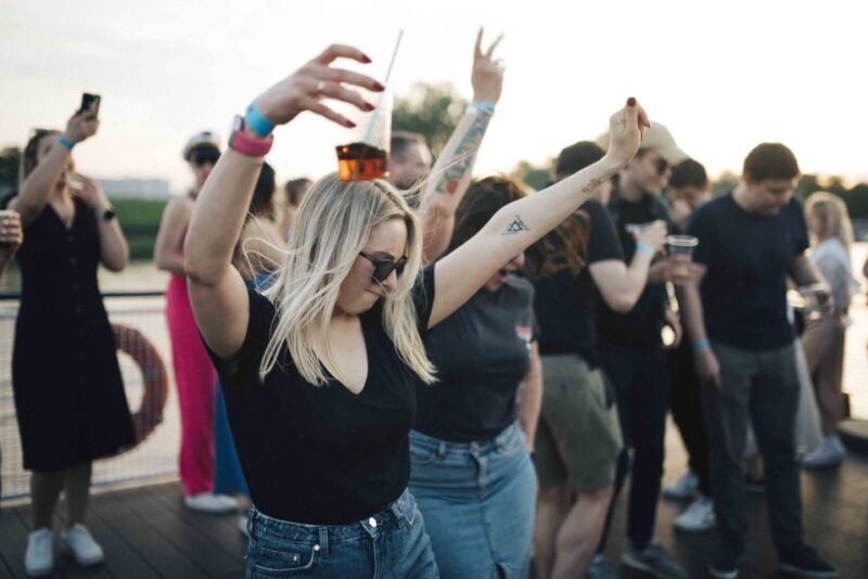 Warsaw: Boat Party with Unlimited Drinks &VIP Club Entrance - Key Points